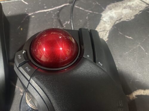 エレコムトラックボール HUGEをしばらく使ってみた感想、ExpertMouseと比較 | モノツクリスト｜パソコン・ゲーム・音楽を楽しむ雑記ブログ